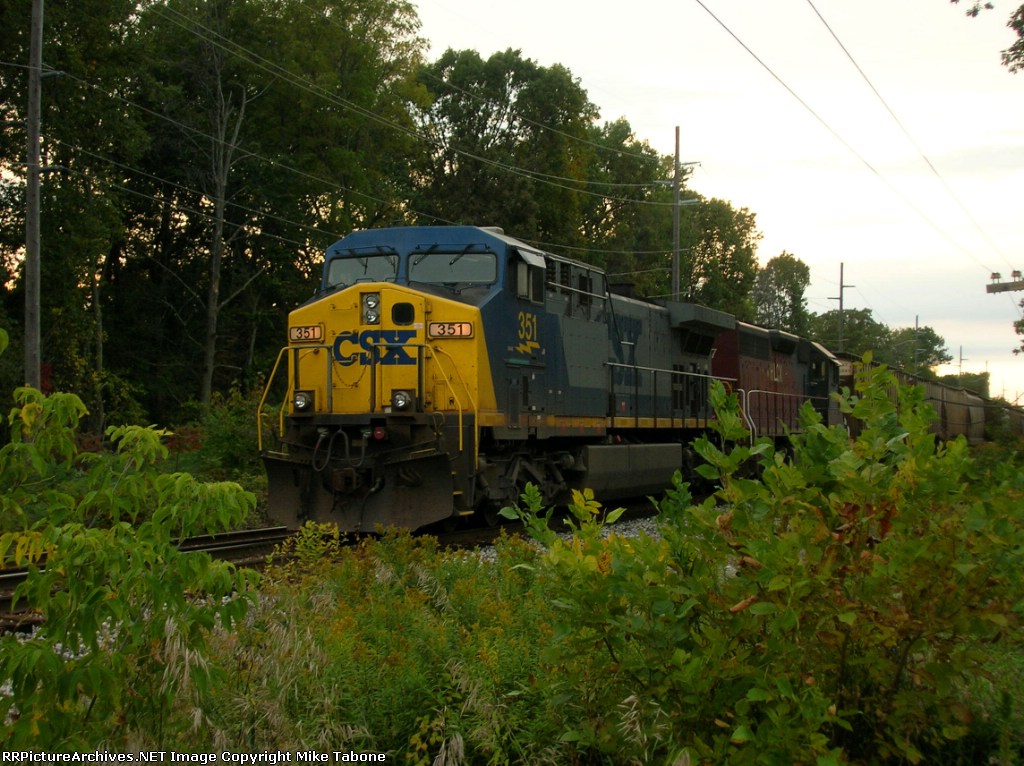CSX 351 and HLCX 6307 on G852.27